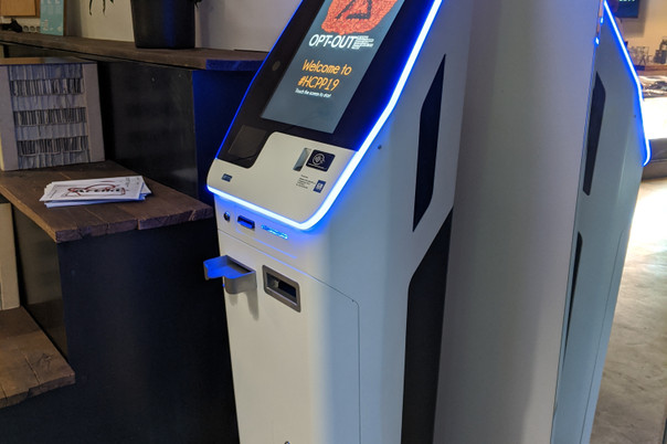Cajero automático de Bitcoin BATMFour | GENERAL BYTES