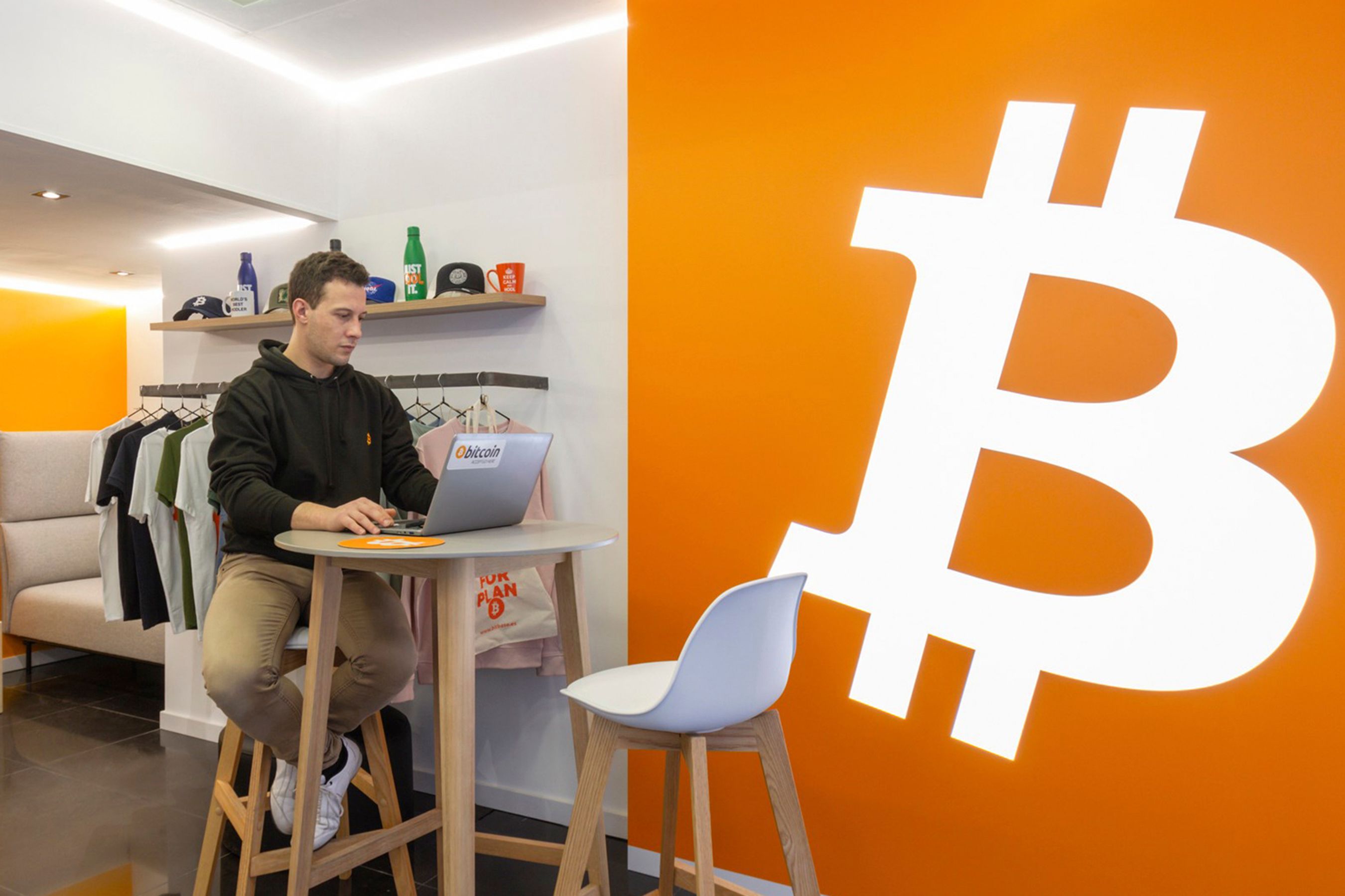 BitBase: The First Phygital Exchange and Bitcoin ATM Brand from Spain ...